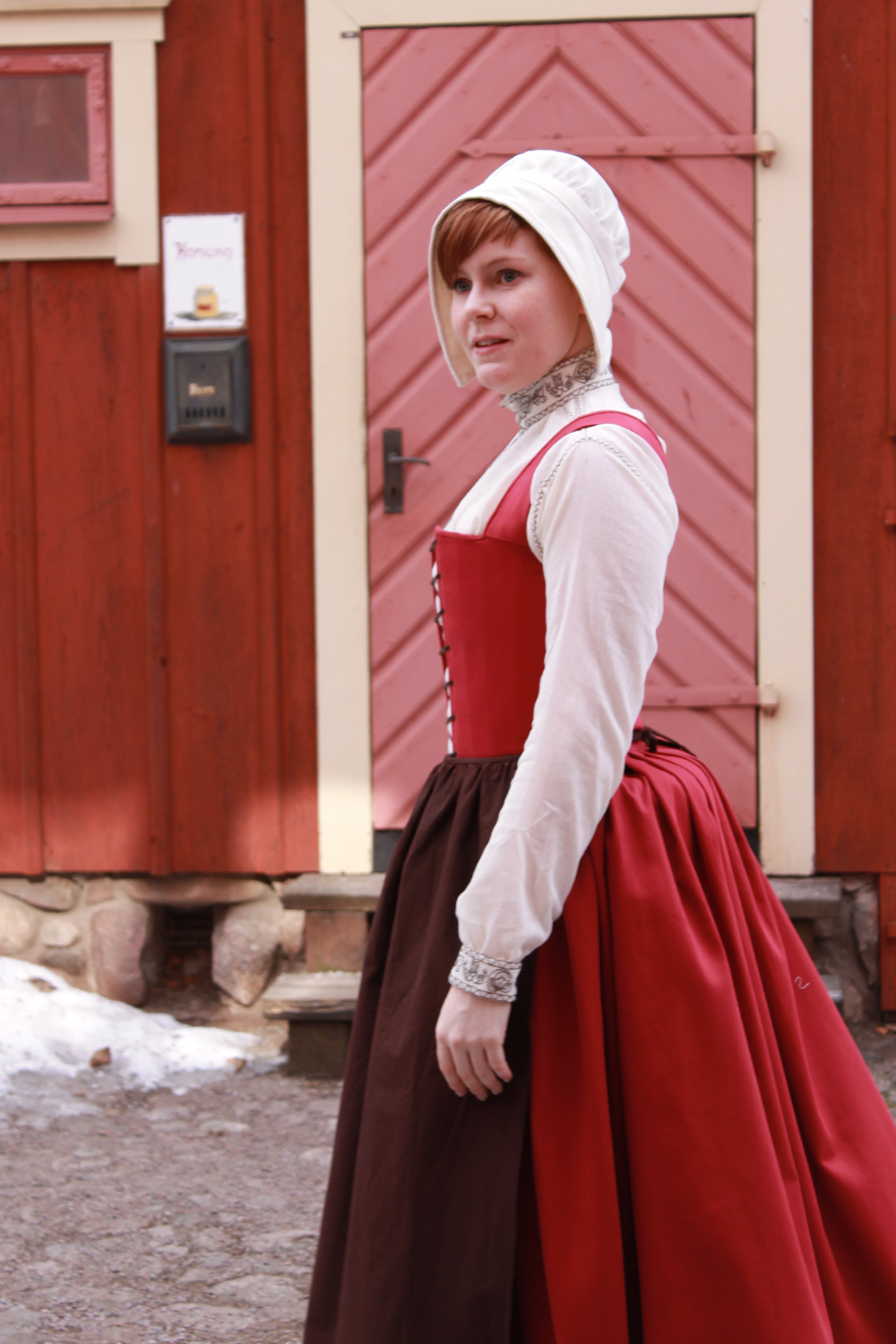 1530s Red Kirtle – Fashion Through Herstory