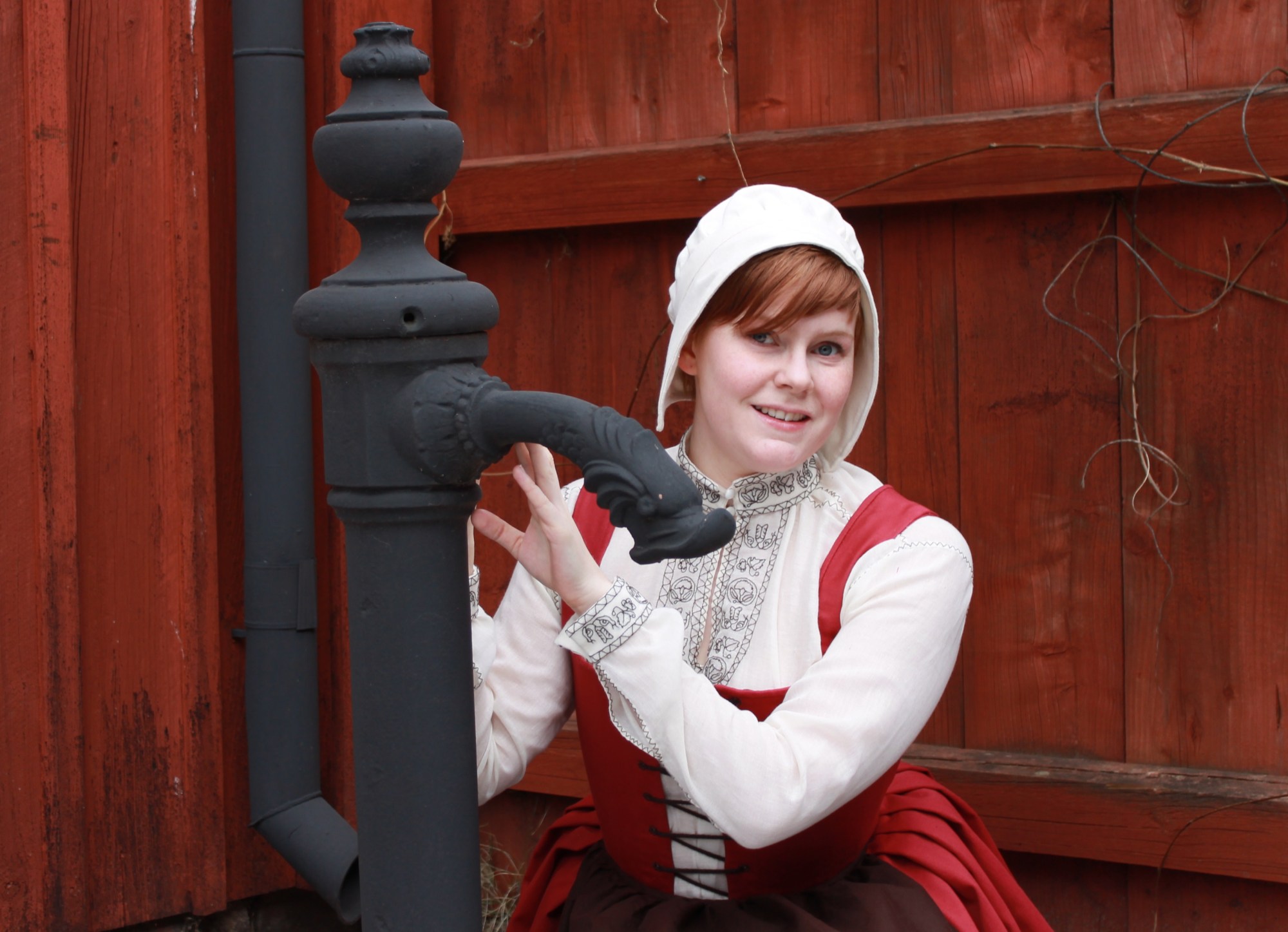 1530s Red Kirtle – Fashion Through Herstory