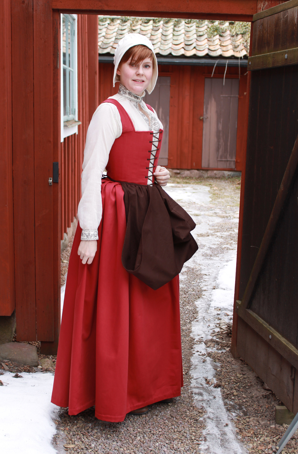 1530s Red Kirtle – Fashion Through Herstory