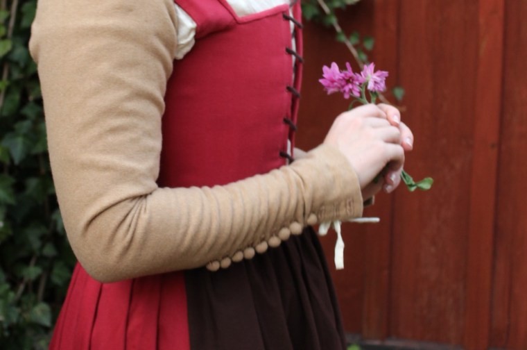 Book Review – The Medieval Tailor Assistant – Fashion Through Herstory