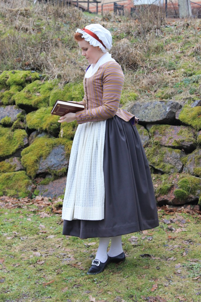 Tavern Wench/Maid – photoshoot – Fashion Through Herstory