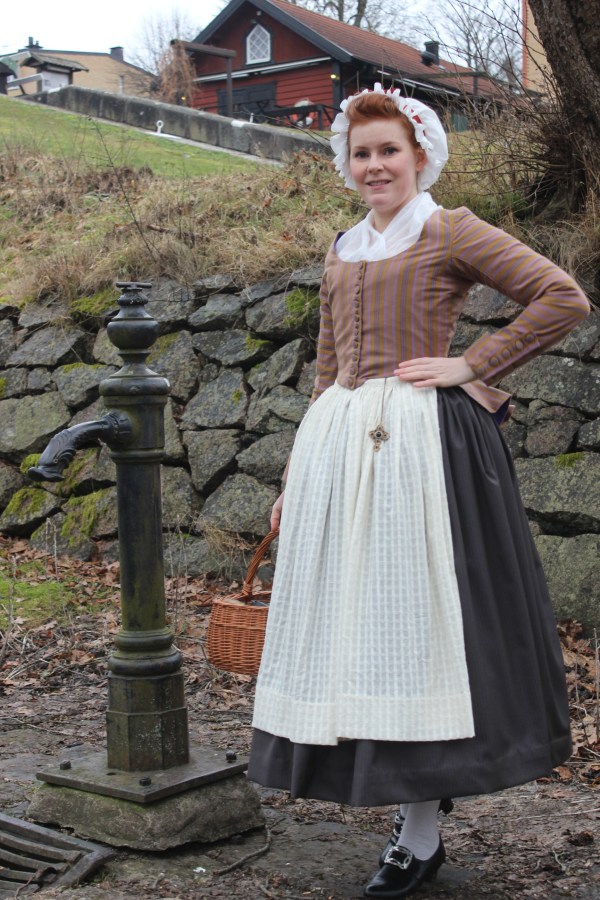 Tavern Wench/Maid – photoshoot – Fashion Through Herstory