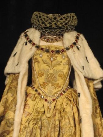 Elizabeth I – Costume analysis – Fashion Through Herstory