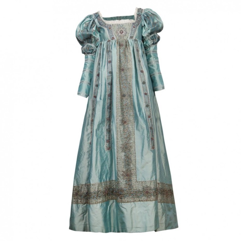 1490s Borgia dress – costume study – Fashion Through Herstory