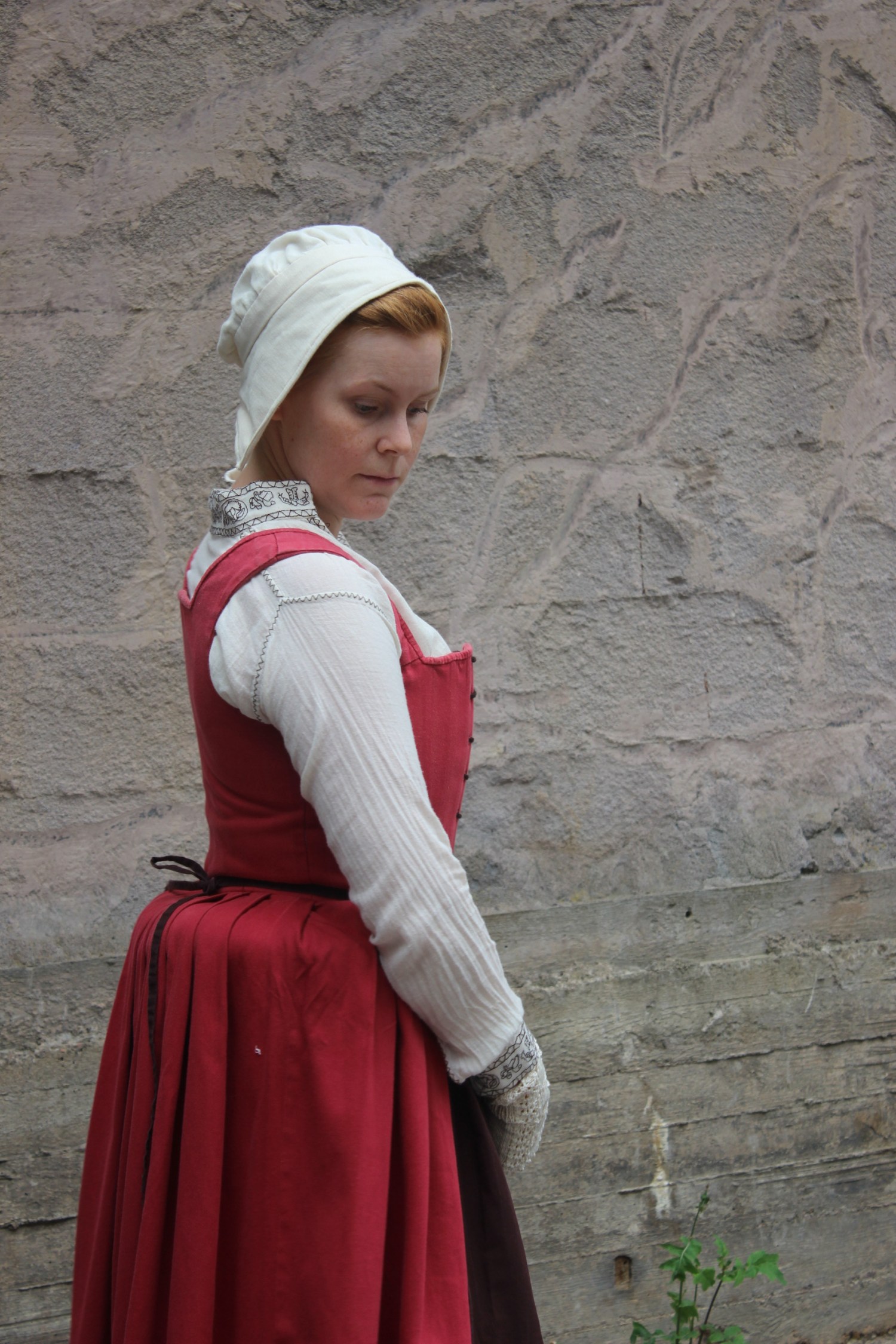 1530s Red Kirtle – Fashion Through Herstory